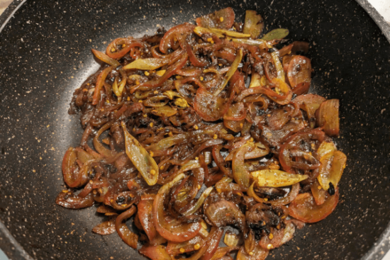 Seeni Sambol Recipe (Sri Lankan) - EASY PEASY CURRY