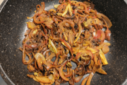 Seeni Sambol Recipe (Sri Lankan) - EASY PEASY CURRY